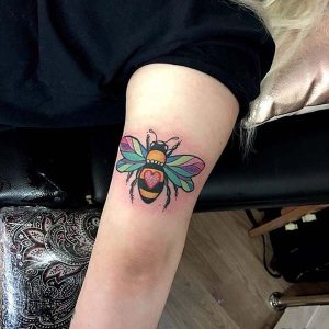 21 Cute Bee Tattoos