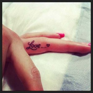 50 Most Beautiful Finger Tattoos for Girls and Women