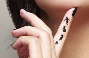 50 Most Beautiful Finger Tattoos for Girls and Women