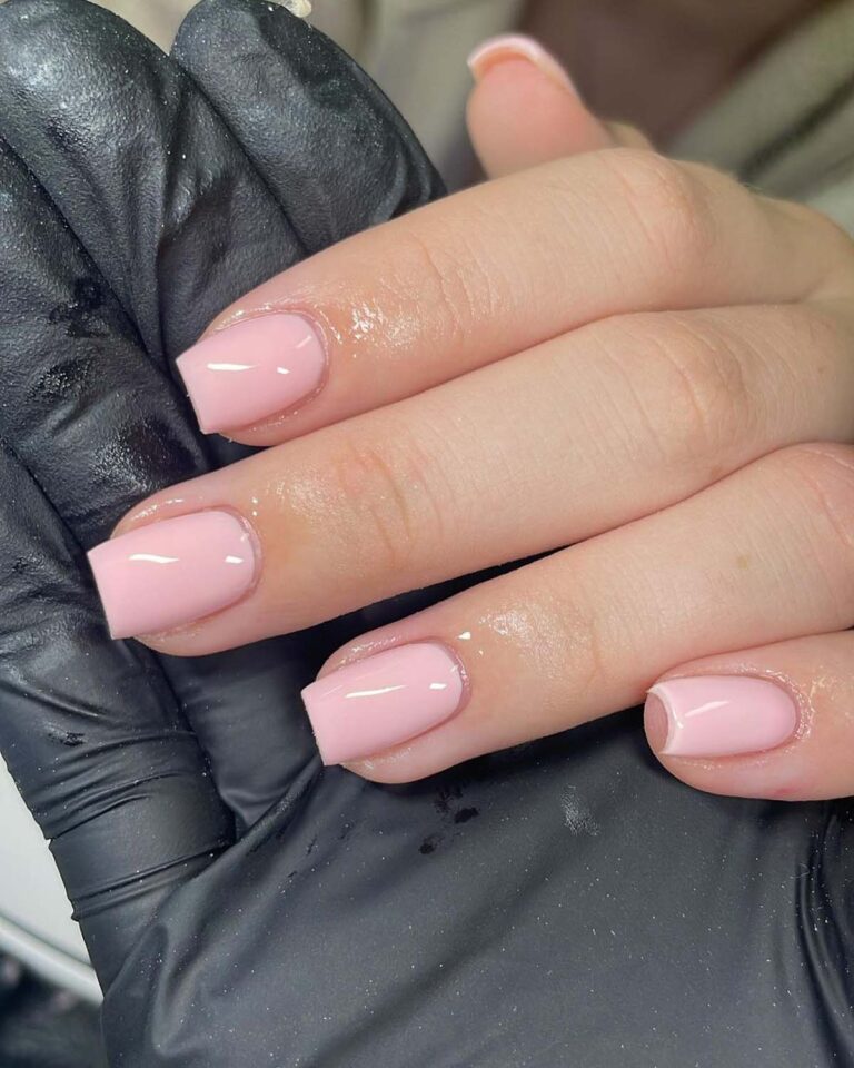 19 Pink Spring Nail Designs: A Fresh Palette for the Fashion-Forward Woman