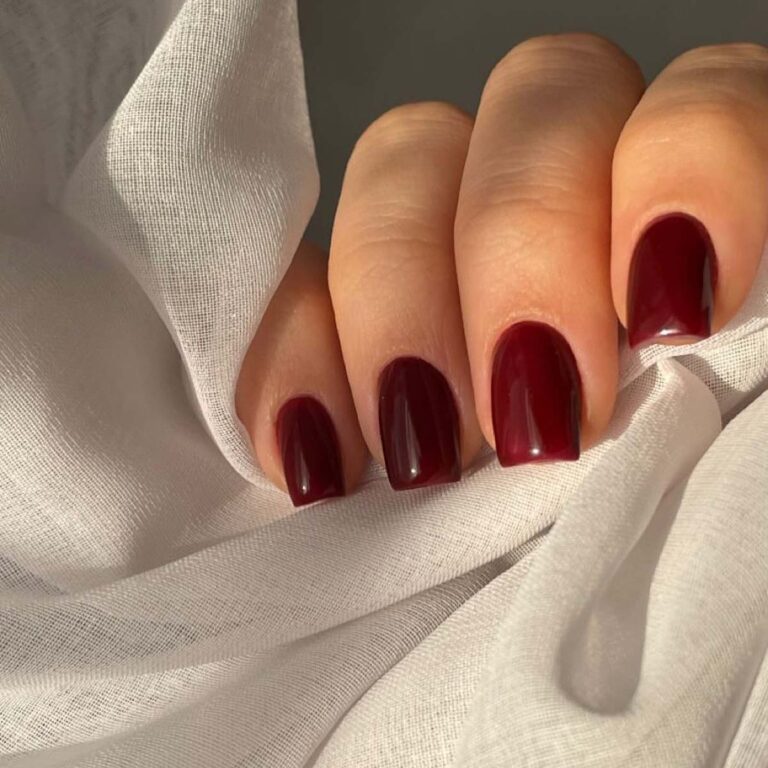 31 Vibrant Nail Colors to Achieve a Stylish, Modern Look