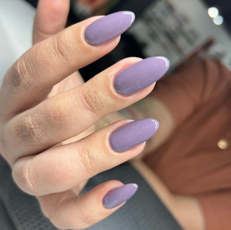 31 Vibrant Nail Colors to Achieve a Stylish, Modern Look