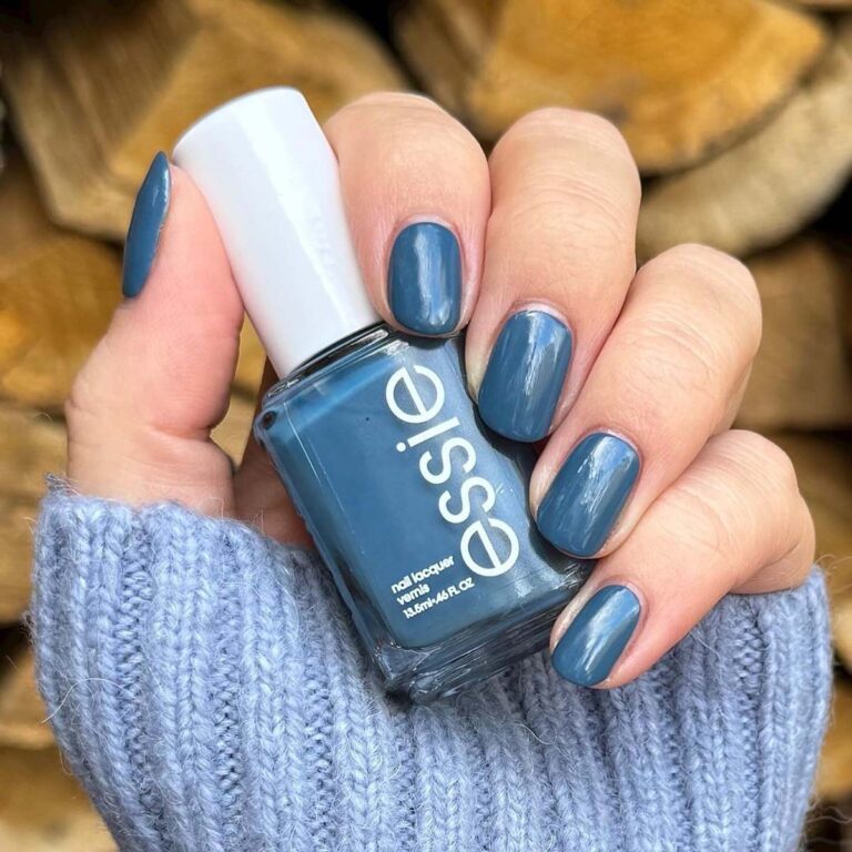 31 Vibrant Nail Colors to Achieve a Stylish, Modern Look