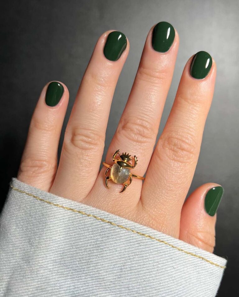 31 Vibrant Nail Colors to Achieve a Stylish, Modern Look