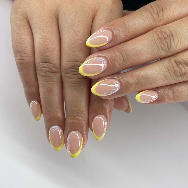 25 Stunning Short Almond Nail Designs to Inspire Your Next Manicure
