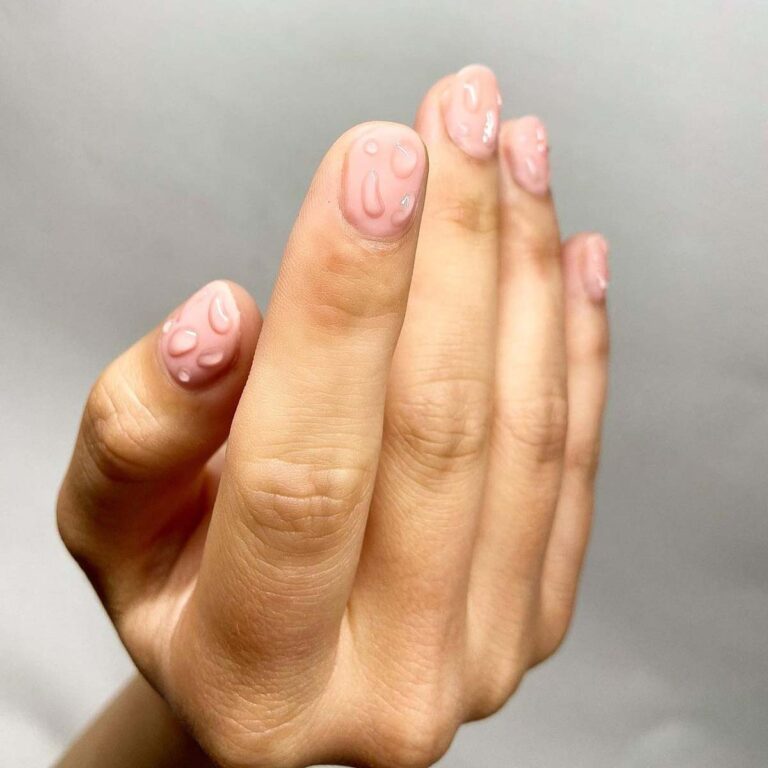 24 Whimsical Raindrop Nail Art Ideas for April Showers