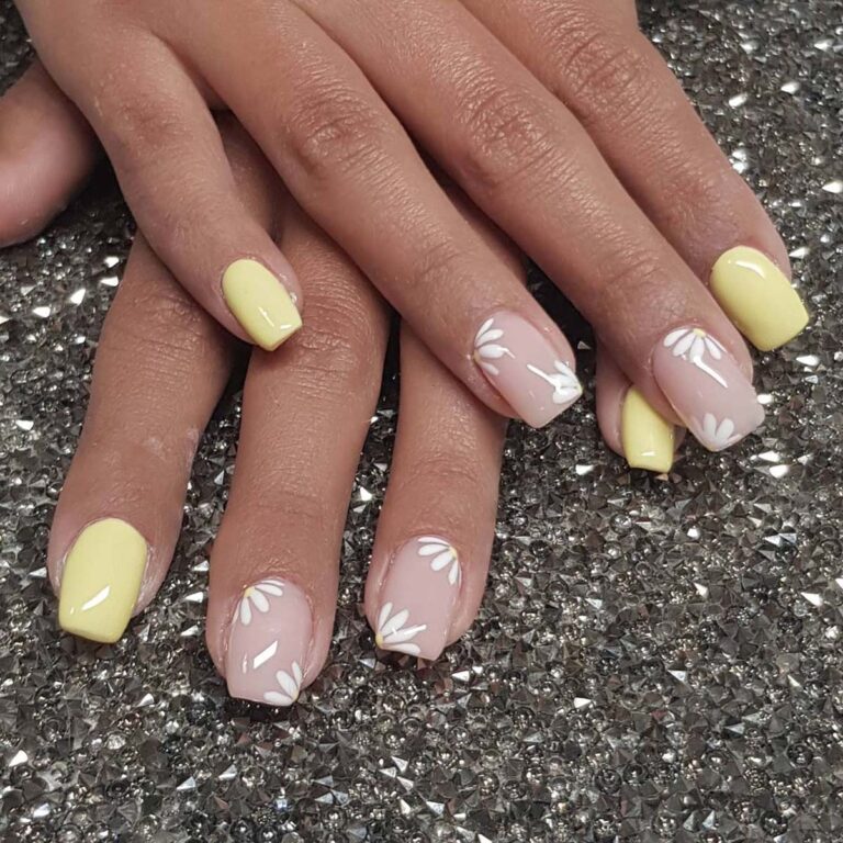 28 Sunny Ideas for Yellow Summer Nails That Will Brighten Your Day
