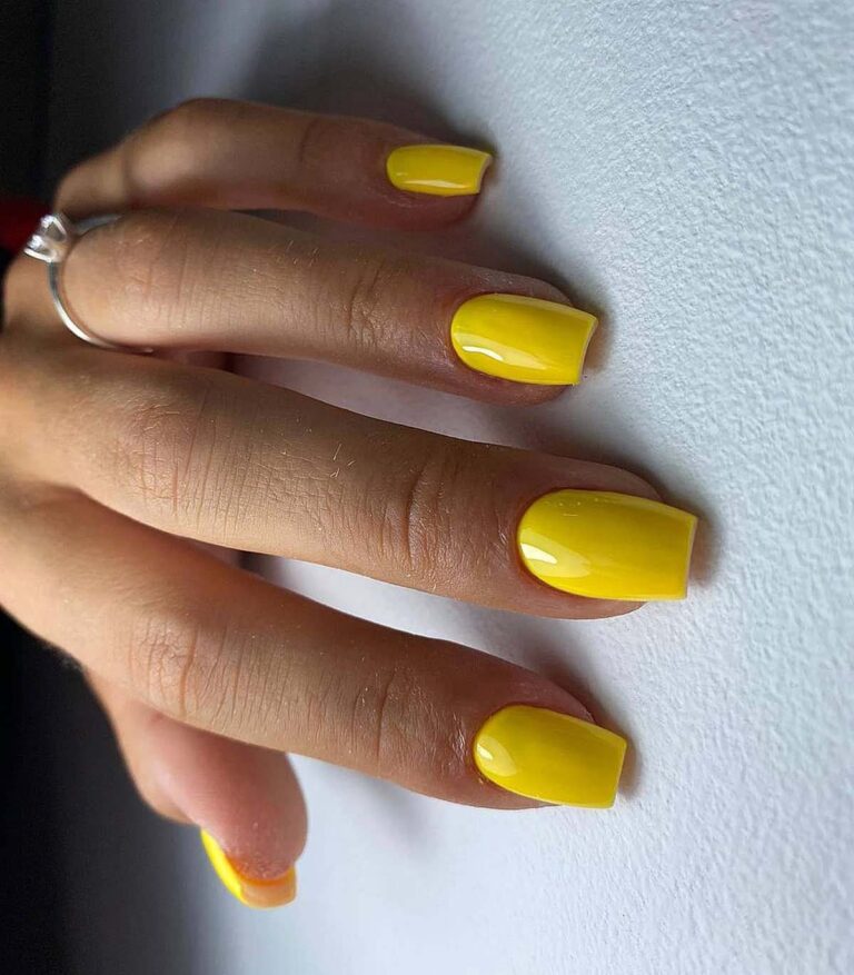 28 Sunny Ideas for Yellow Summer Nails That Will Brighten Your Day
