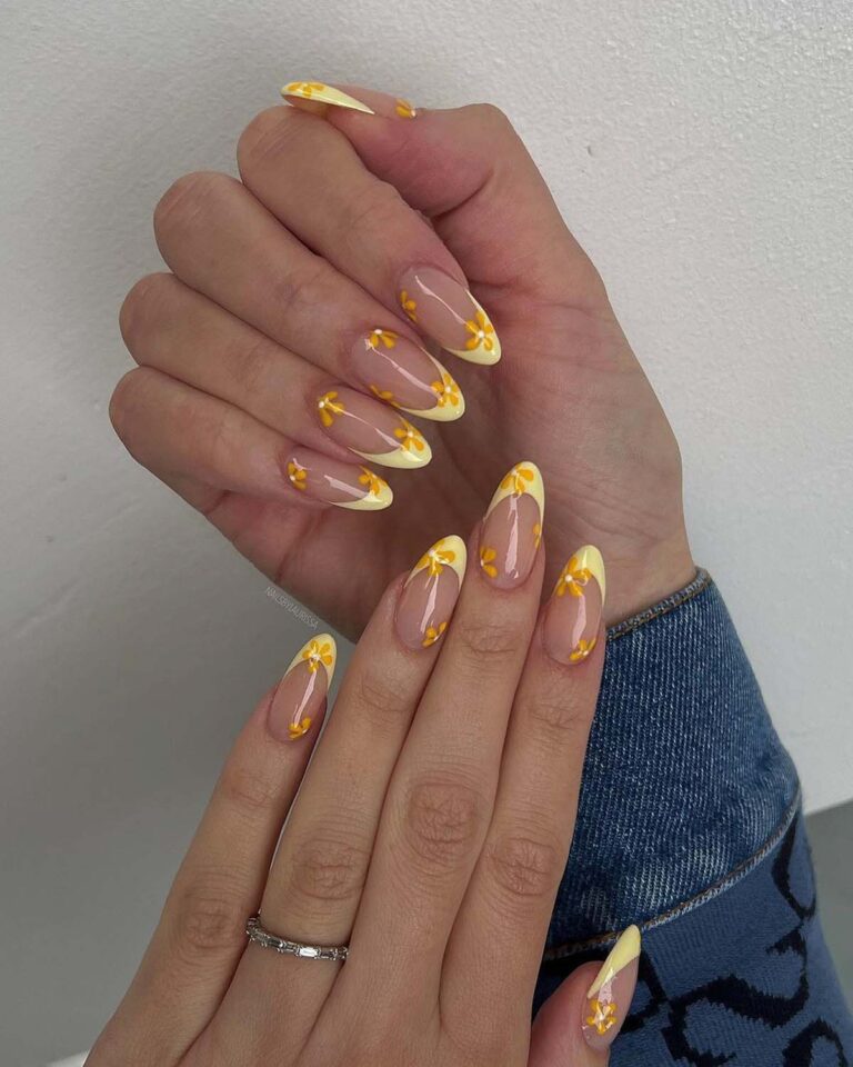 28 Sunny Ideas for Yellow Summer Nails That Will Brighten Your Day