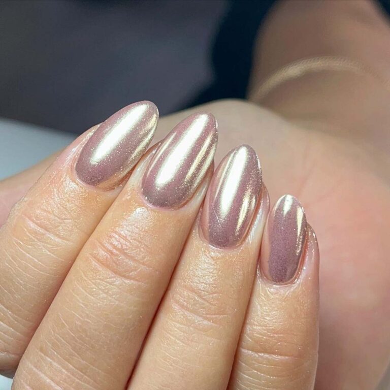 22 Charming Almond Nails Chrome Ideas for a Glamorous Look