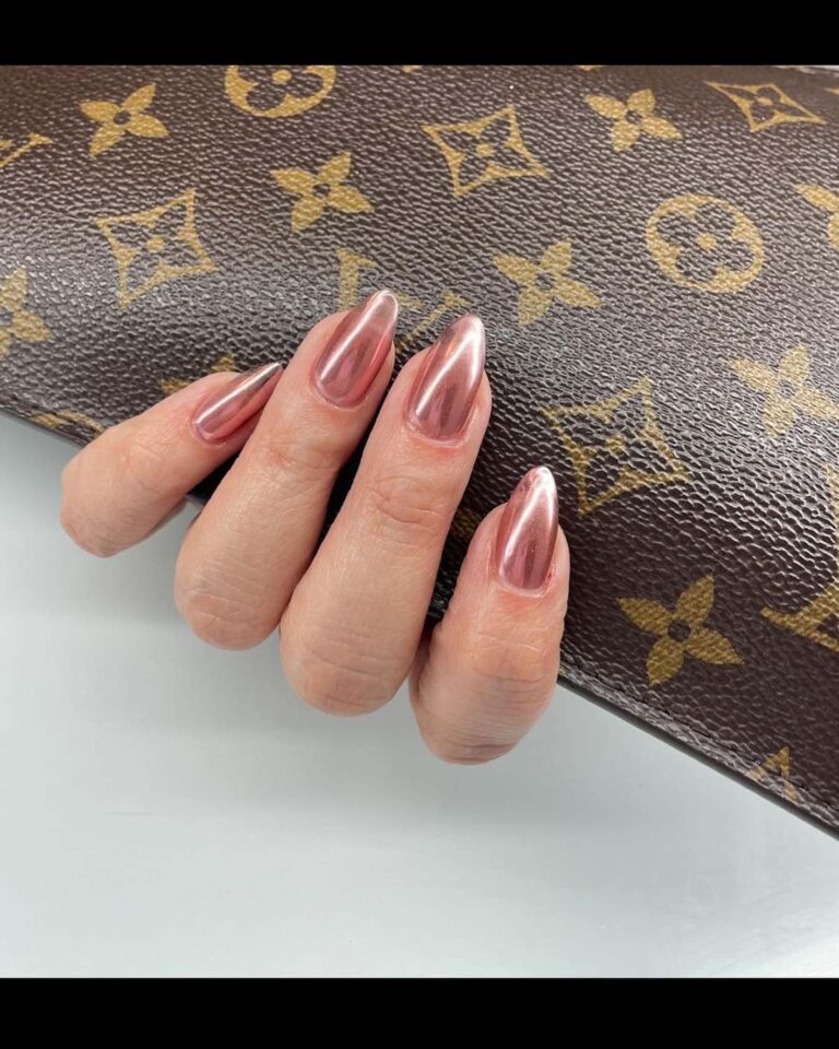 22 Charming Almond Nails Chrome Ideas for a Glamorous Look