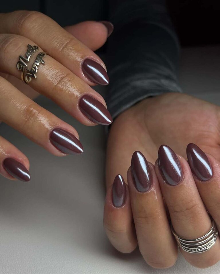 22 Charming Almond Nails Chrome Ideas for a Glamorous Look