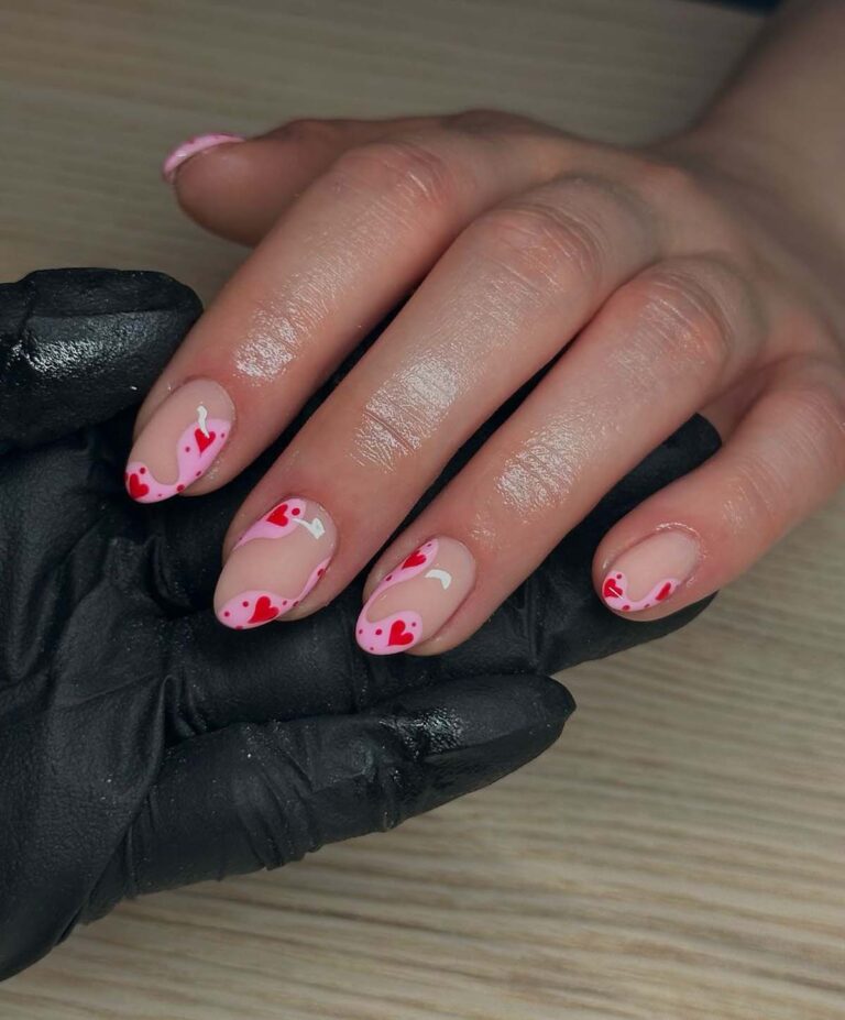 35 Eye-Catching Round Nail Designs to Try This Season