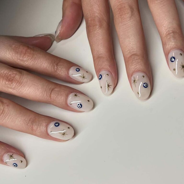 35 Eye-Catching Round Nail Designs to Try This Season