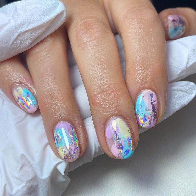 35 Eye-Catching Round Nail Designs to Try This Season