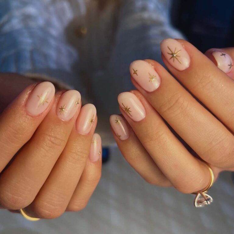 35 Eye-Catching Round Nail Designs to Try This Season