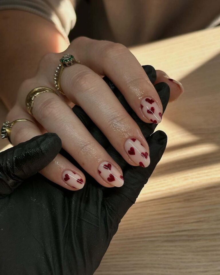 35 Eye-Catching Round Nail Designs to Try This Season