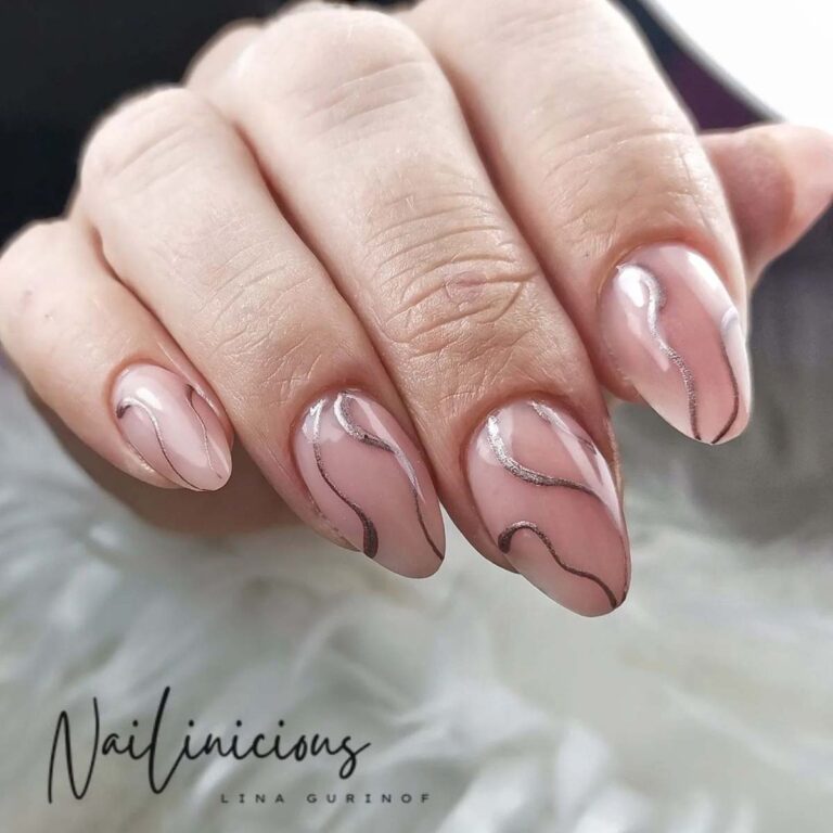 35 Eye-Catching Round Nail Designs to Try This Season