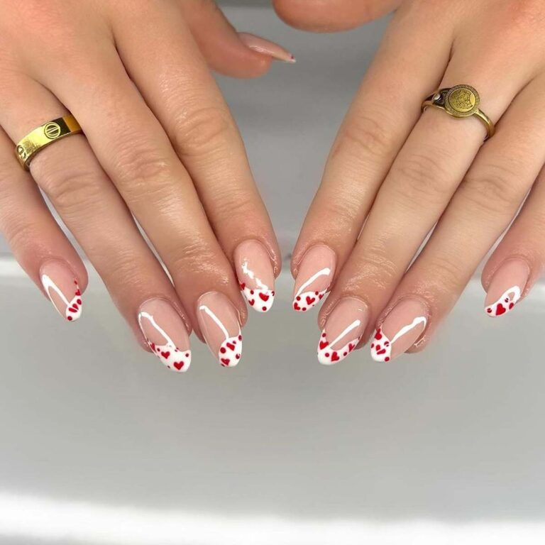35 Eye-Catching Round Nail Designs to Try This Season