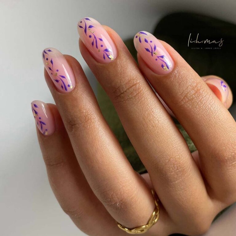 35 Eye-Catching Round Nail Designs to Try This Season