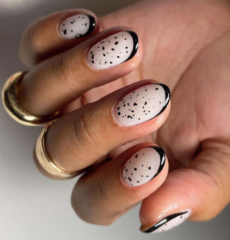 35 Eye-Catching Round Nail Designs to Try This Season