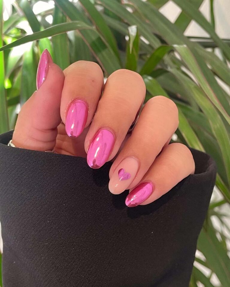 35 Eye-Catching Round Nail Designs to Try This Season