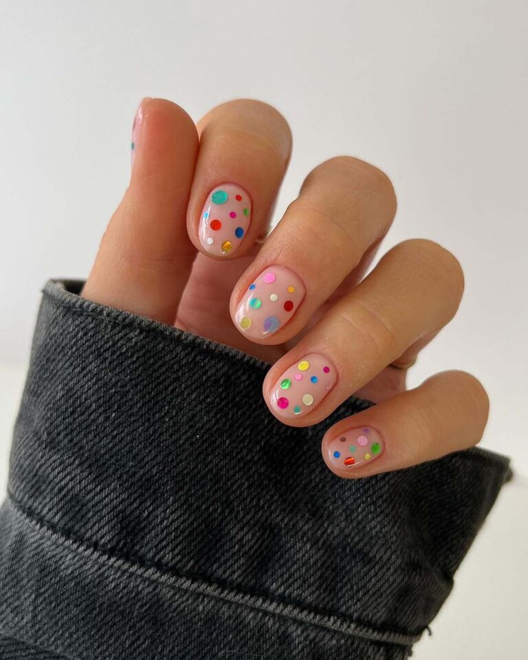 35 Eye-Catching Round Nail Designs to Try This Season