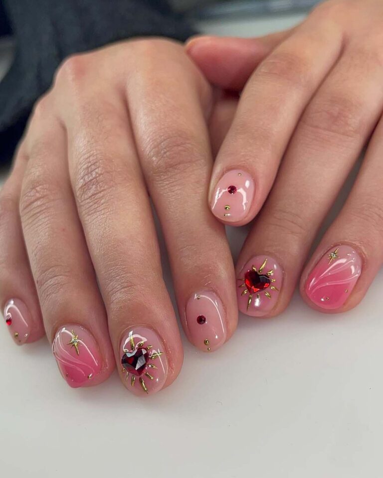 35 Eye-Catching Round Nail Designs to Try This Season