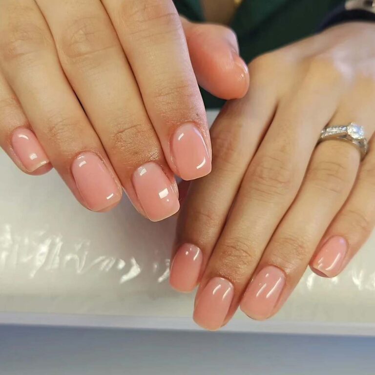 24 Beautiful Squoval Nails Designs: A Fusion of Style and Comfort