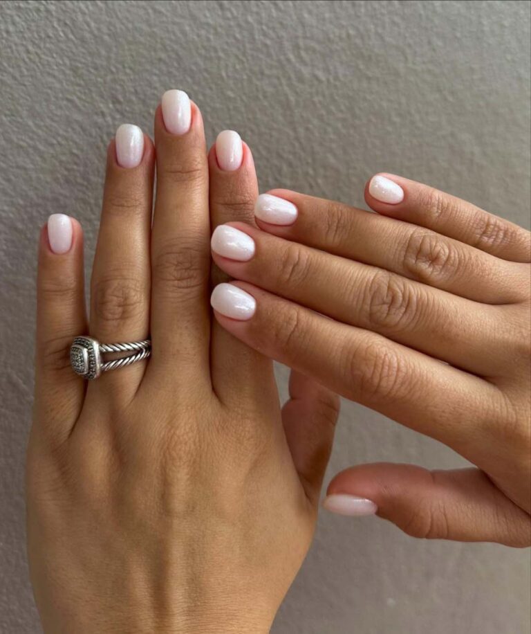 24 Beautiful Squoval Nails Designs: A Fusion of Style and Comfort