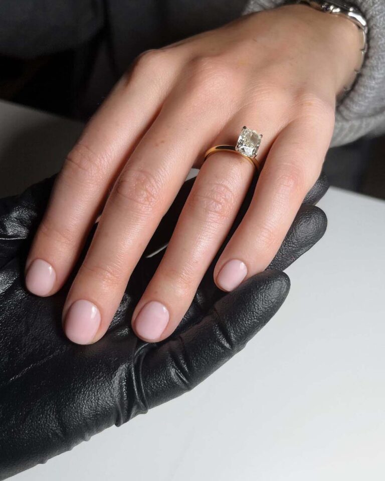 24 Beautiful Squoval Nails Designs: A Fusion of Style and Comfort