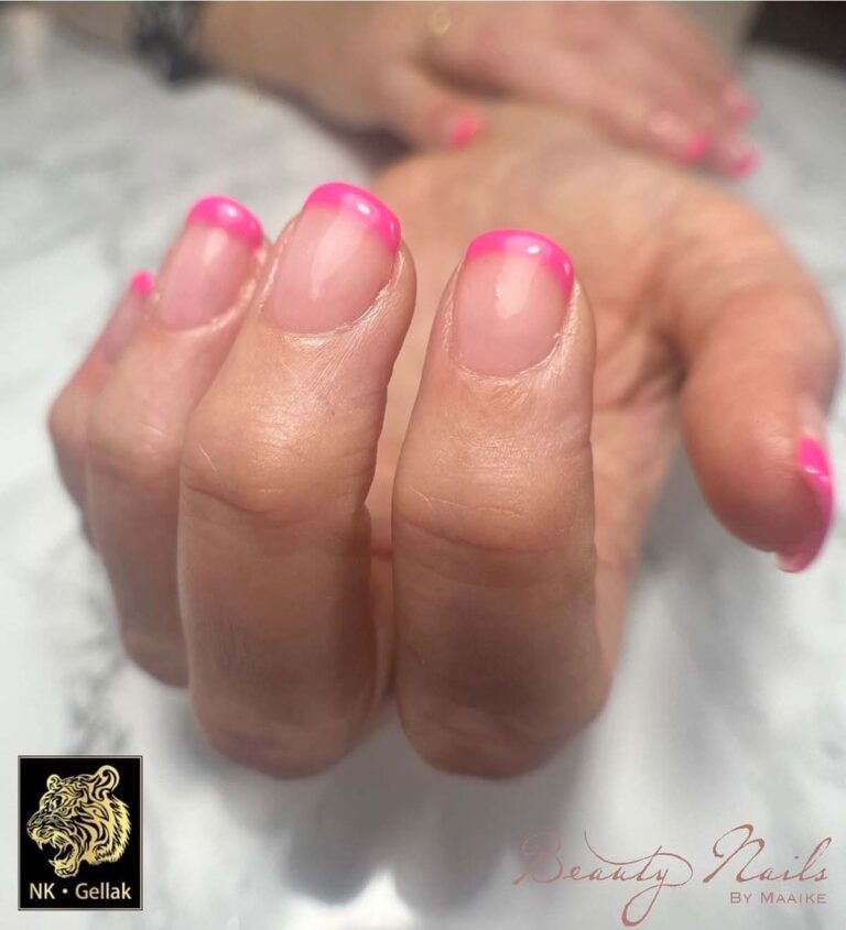 24 Beautiful Squoval Nails Designs: A Fusion of Style and Comfort