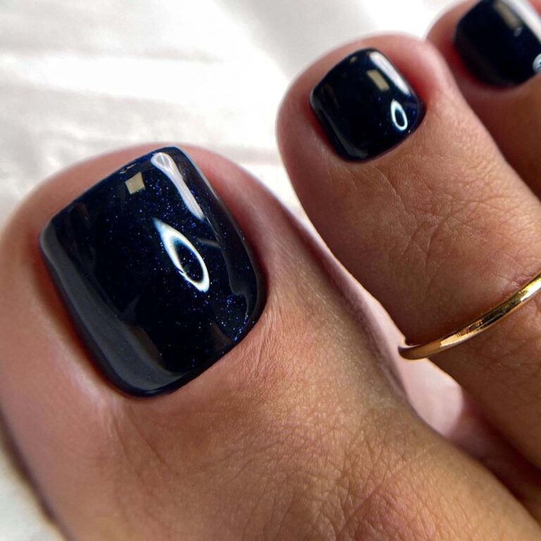 26 Trendiest Toe Nail Colors and Designs to Step into Style