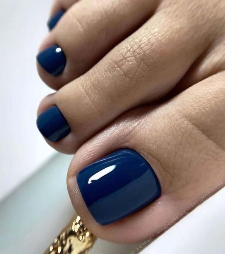 26 Trendiest Toe Nail Colors and Designs to Step into Style