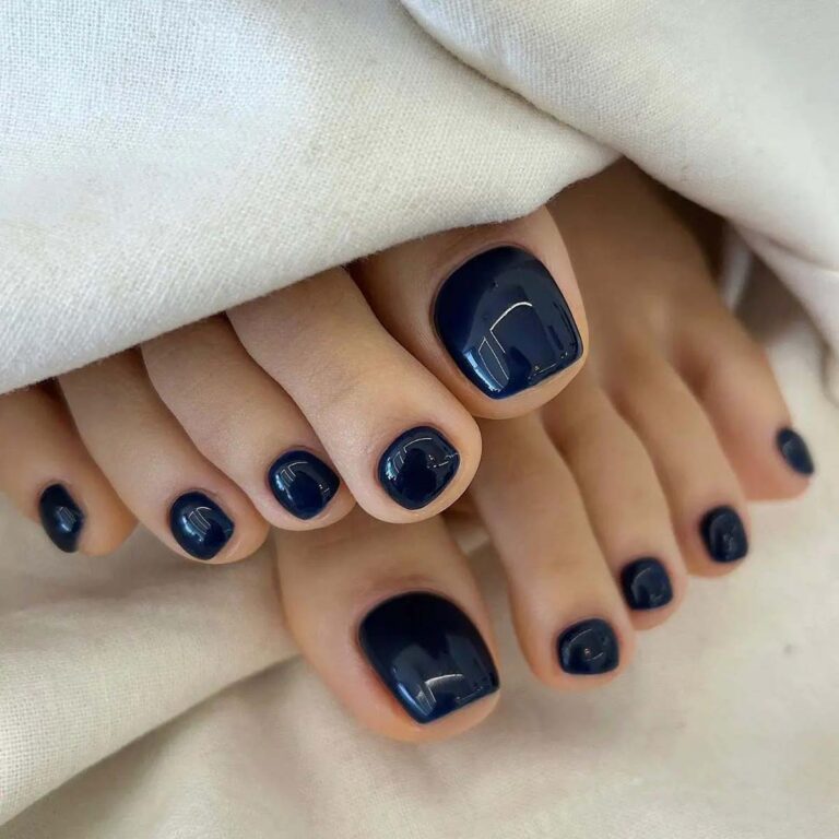 26 Trendiest Toe Nail Colors and Designs to Step into Style