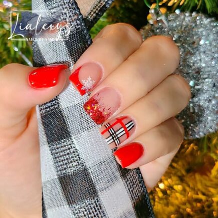 28 Adorable Short Christmas Nails Perfect for Holiday Cheer