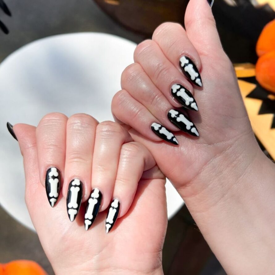 29 Stunning Almond-Shaped Halloween Nails You'll Fall in Love With