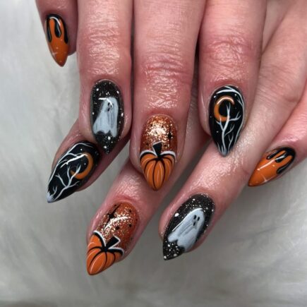 29 Stunning Almond-Shaped Halloween Nails You'll Fall in Love With