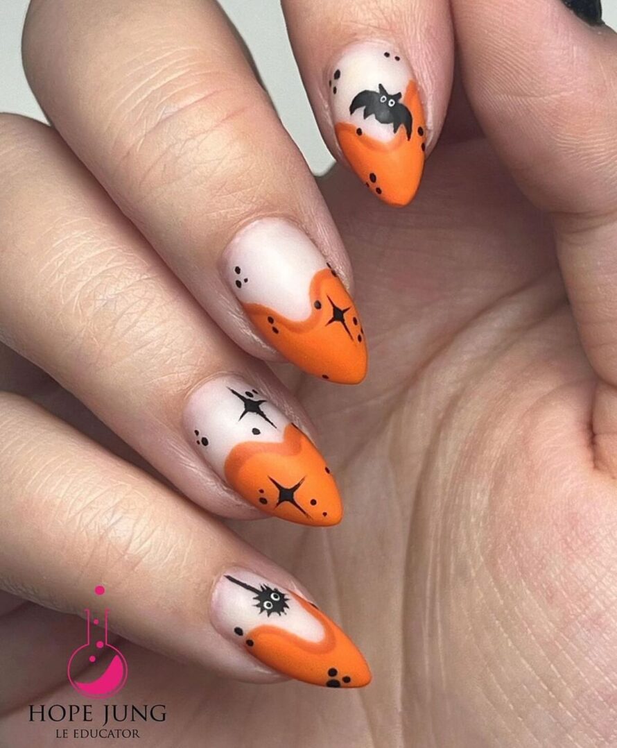 29 Stunning Almond-Shaped Halloween Nails You'll Fall in Love With