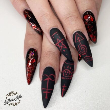 28 Bewitching Ideas for Halloween Nails to Rock This Season