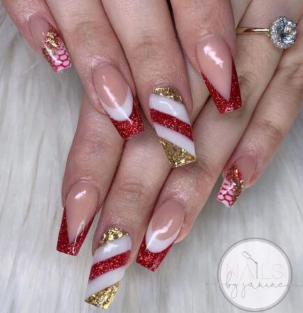 27 Chic Square Christmas Nails to Impress at Every Party