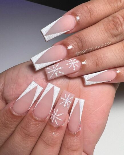27 Chic Square Christmas Nails to Impress at Every Party