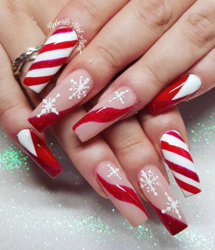 27 Chic Square Christmas Nails to Impress at Every Party