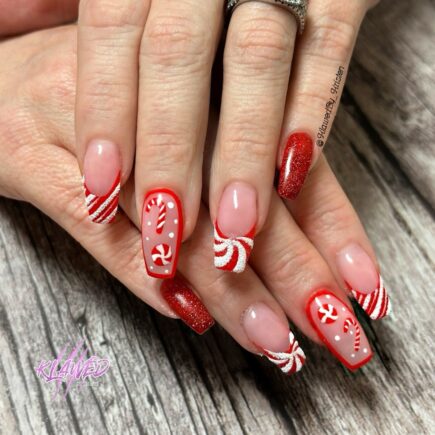 27 Chic Square Christmas Nails to Impress at Every Party
