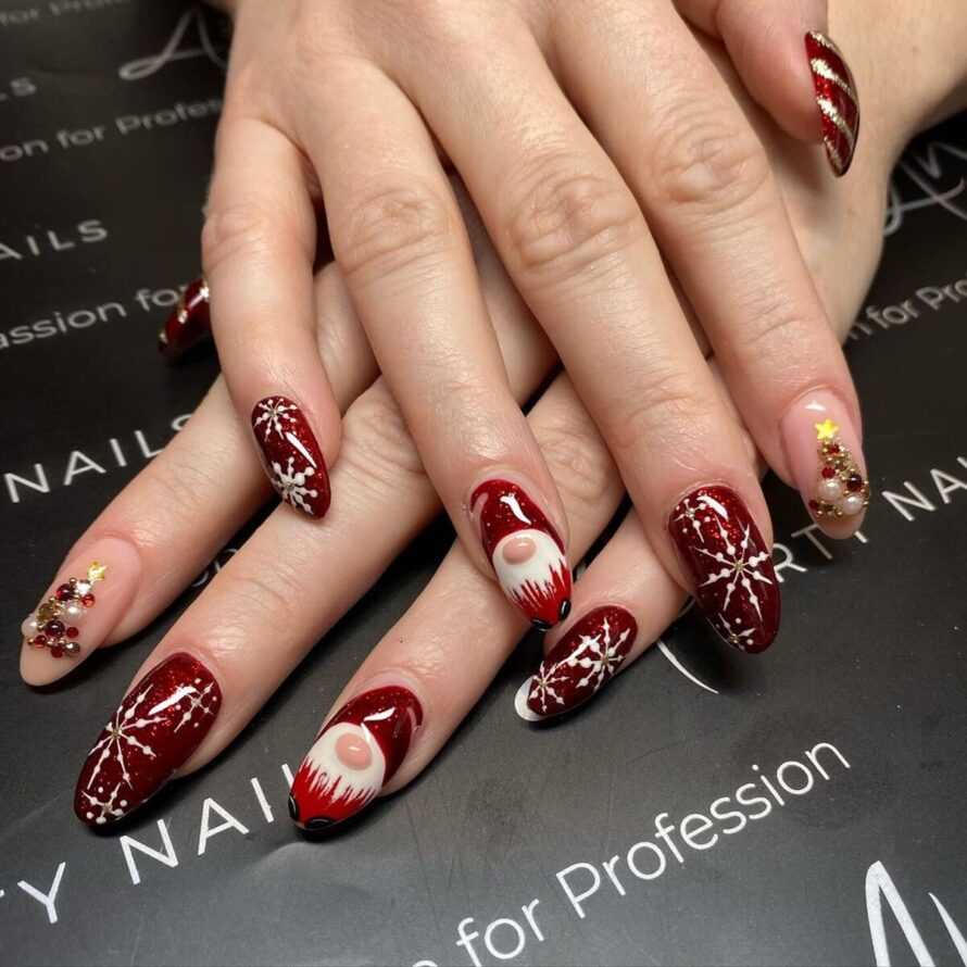 30 Creative Christmas Nail Designs to Make Your Holidays Merry