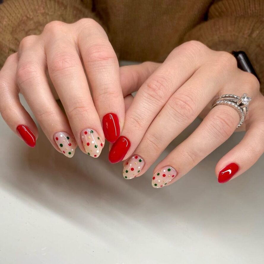 28 Easy Christmas Nail Ideas Anyone Can DIY