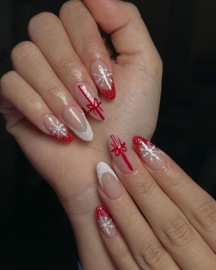 29 Elegant Almond-Shaped Christmas Nails to Show Off This Year