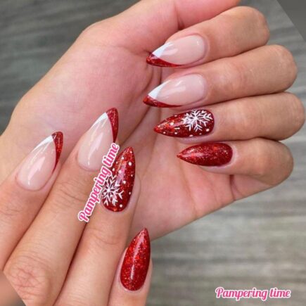 29 Elegant Almond-Shaped Christmas Nails to Show Off This Year
