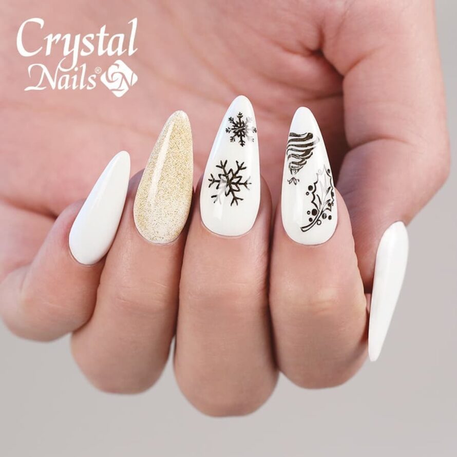 29 Elegant Almond-Shaped Christmas Nails to Show Off This Year