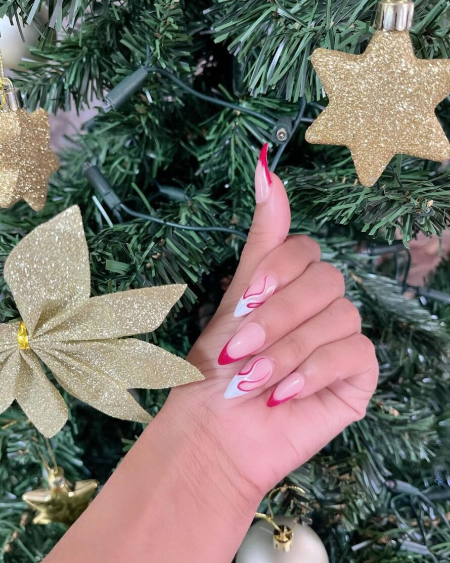 29 Elegant Almond-Shaped Christmas Nails to Show Off This Year